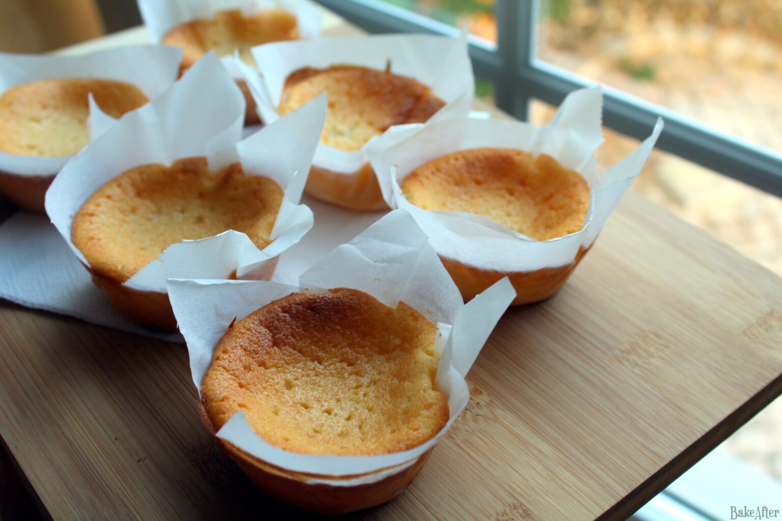 Portuguese Yogurt Cheesecake Cupcakes • Queijadas de Iogurte · Bake ...