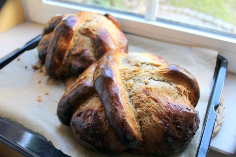 Traditional Portuguese Easter Sweet Bread • Folar de Portugal · Bake ...
